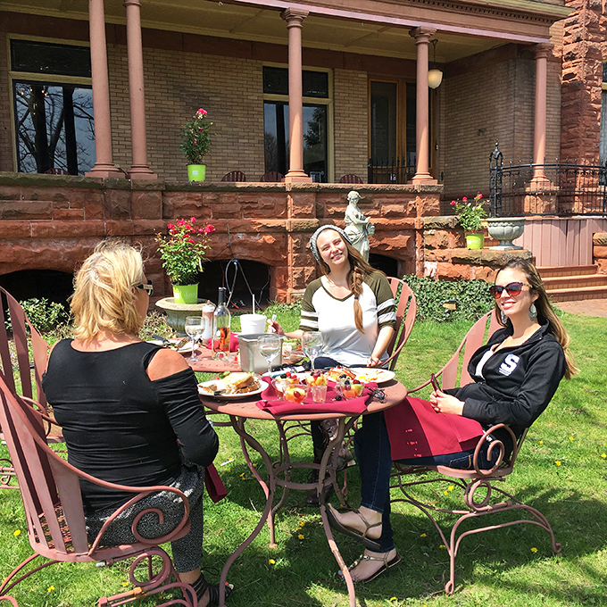 Alfresco dining on the castle grounds combines gourmet delights with fresh air and sunshine – the perfect recipe for memorable gatherings.