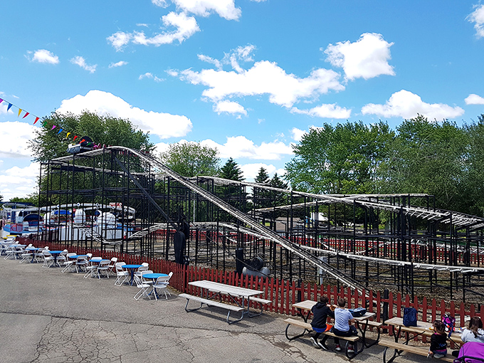 Structural simplicity that's stood the test of time. This ride framework might not look fancy, but it delivers reliable thrills year after year.