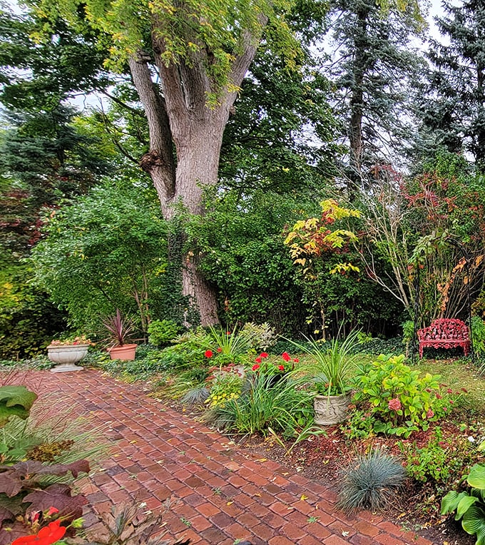 Meticulous gardens surround the castle with seasonal color, creating peaceful nooks where visitors can pause and breathe in the beauty.