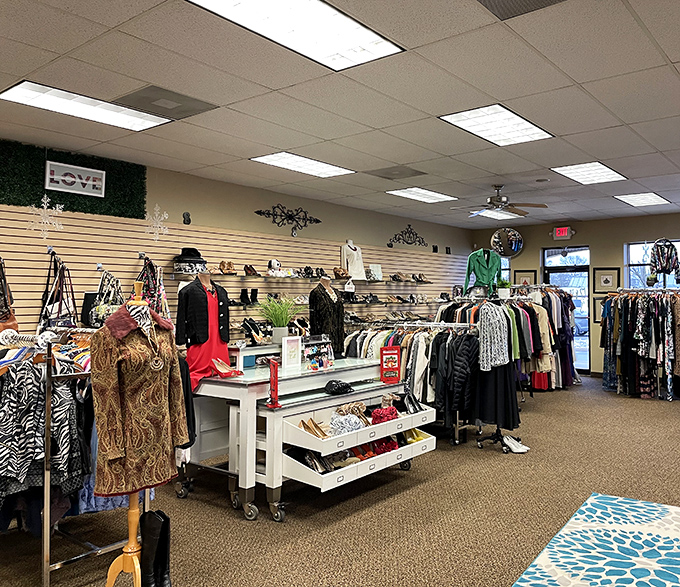 Delicate lacework transforms this vintage-inspired blouse from simple to statement piece, waiting for its next fashion-forward owner.