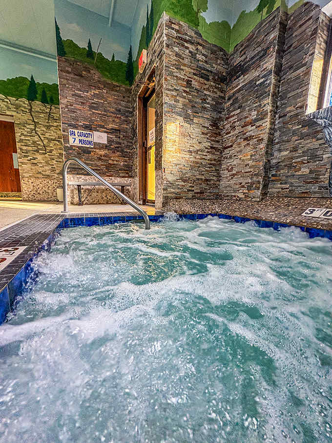 Bubbling with therapeutic promise, this spa pool invites you to soak your troubles away. Your worries don't stand a chance.