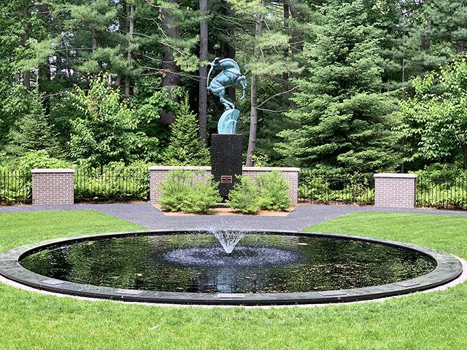 Sculpture meets nature: This elegant fountain creates a moment of zen, with artistic bronze complementing the surrounding greenery.