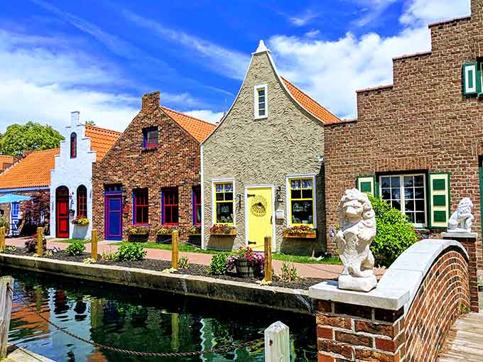 These colorful canal houses prove that architecture doesn't have to be boring, and that lions make excellent waterside companions.