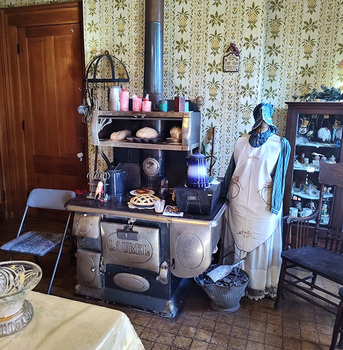 The mighty Laurel stove – cooking three meals a day without digital timers, recipe apps, or delivery backup plans.