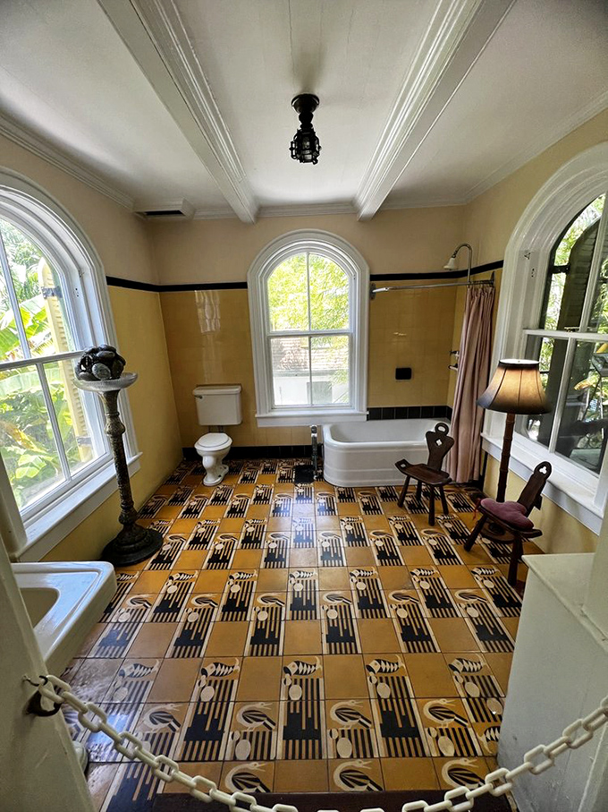 That bathroom floor pattern is so boldly vintage it deserves its own Instagram account &ndash; luxury 1930s style.