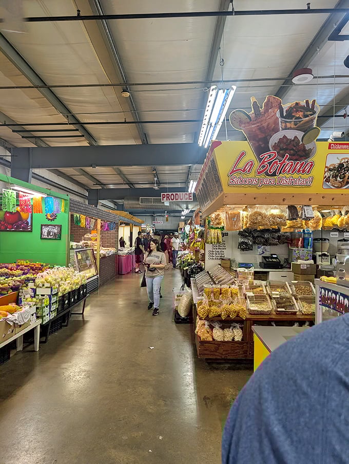 La Botana's food paradise meets fresh produce heaven! This culinary corridor offers a United Nations of flavors where shopping and snacking become deliciously inseparable.