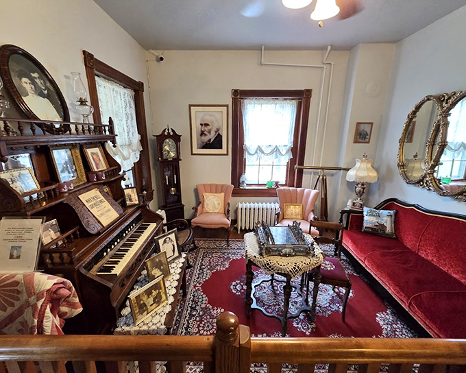 The Keeper's House Museum preserves the elegant simplicity of lighthouse life, with period furnishings and fascinating maritime artifacts.