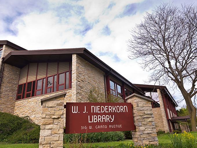 The W.J. Niederkorn Library proves that in the age of Google, nothing beats the smell of books and librarians who recommend perfect reads.
