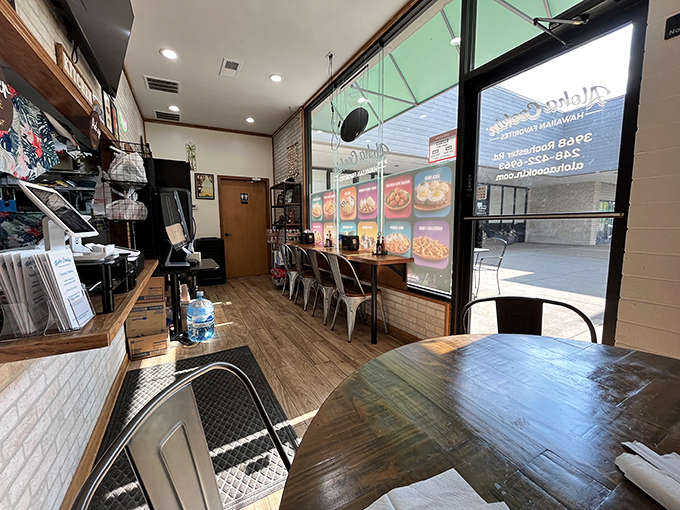 Simple seating that says "come as you are" and lets the food be the real star of the show here.