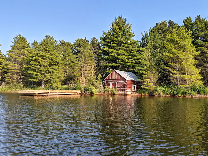 This waterfront hideaway surrounded by towering pines captures the essence of Upper Peninsula serenity.