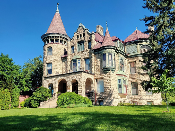Castle La Crosse Bed and Breakfast 7