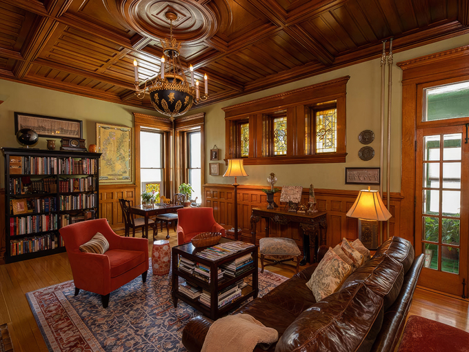 Castle La Crosse Bed and Breakfast 9