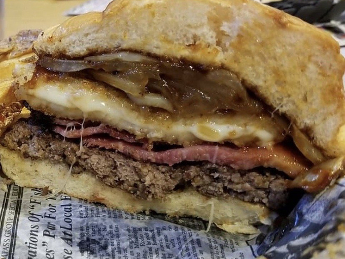 Gronks Grill & Bar 4