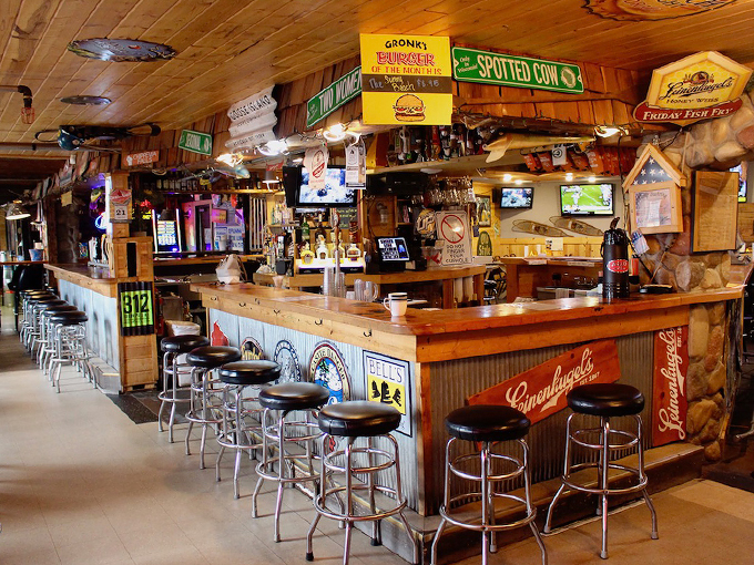 Gronks grill & Bar 2