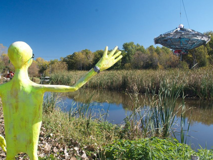 Hot Sam's Antiques Collectibles & Furniture 2