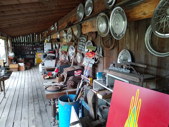 Hot Sam's Antiques Collectibles & Furniture 3