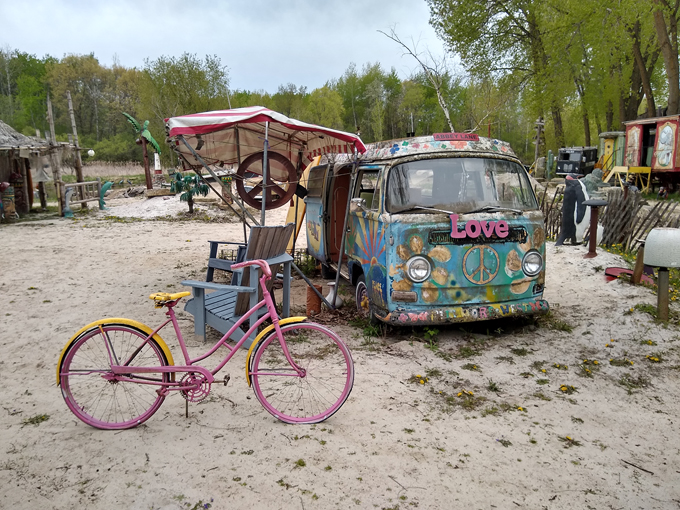 Hot Sam's Antiques Collectibles & Furniture 6