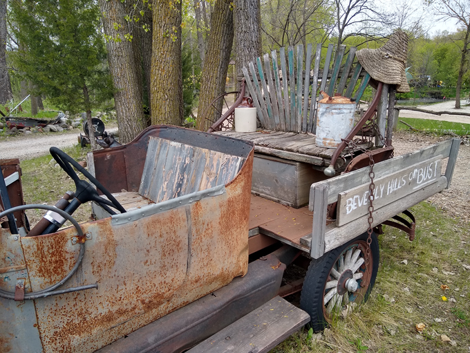 Hot Sam's Antiques Collectibles & Furniture 7