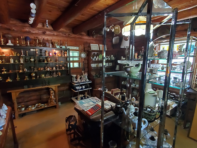 Hot Sam's Antiques Collectibles & Furniture 8