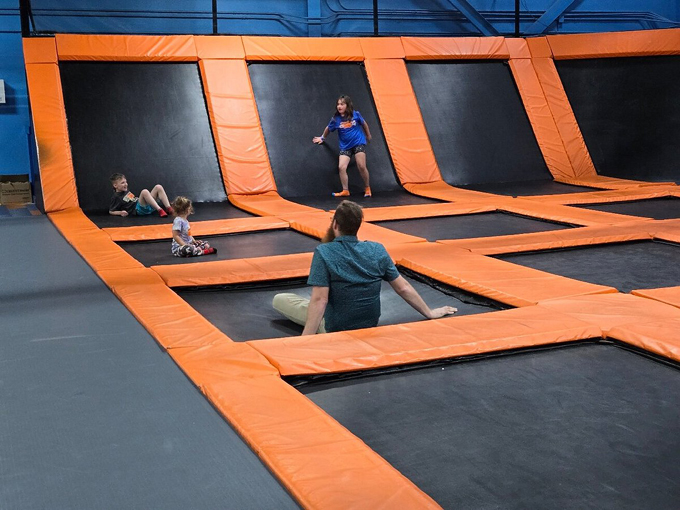 Knuckleheads Trampoline Park 6