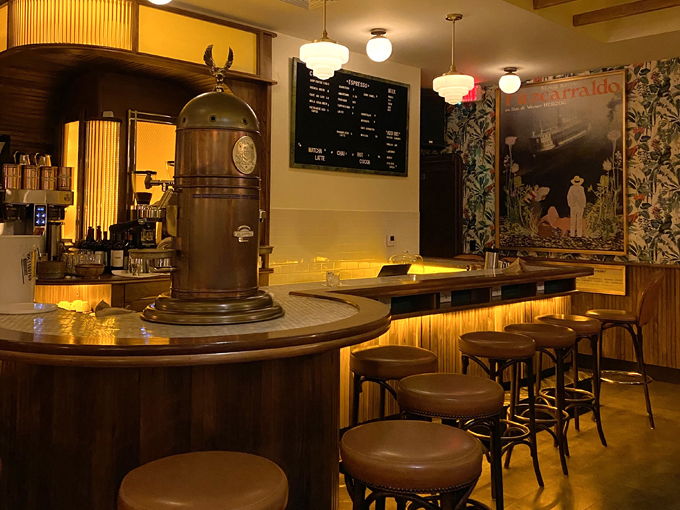 Leopold's Books Bar Caff&egrave; 4