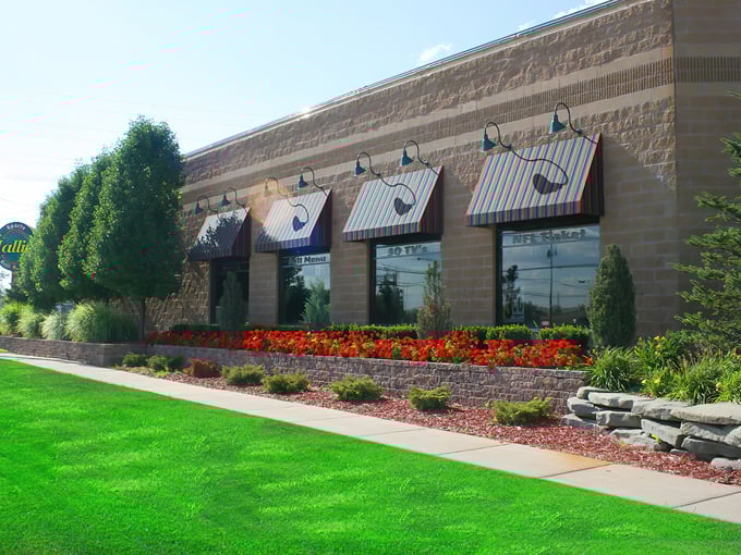 Mallie's Sports Grill & Bar 1