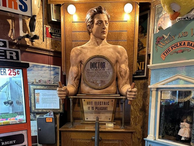 Marvin's Marvelous Mechanical Museum 6