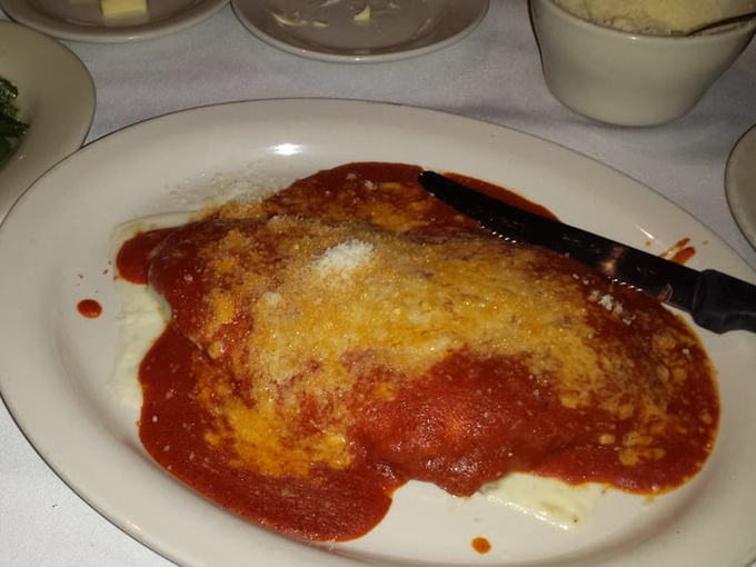 Moro's Dining 6