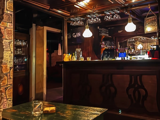 The Speakeasy Bar at Maxwell Mansion Hotel 4