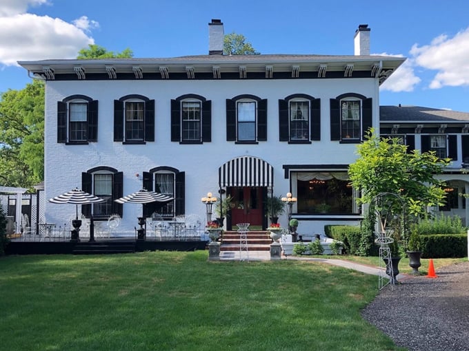 The Speakeasy Bar at Maxwell Mansion Hotel 7