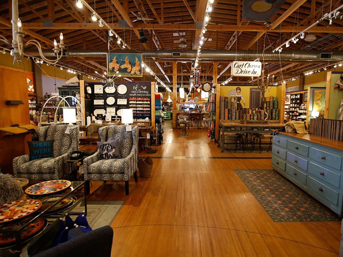 Three Cats Restaurant at Leon & Lulu 2