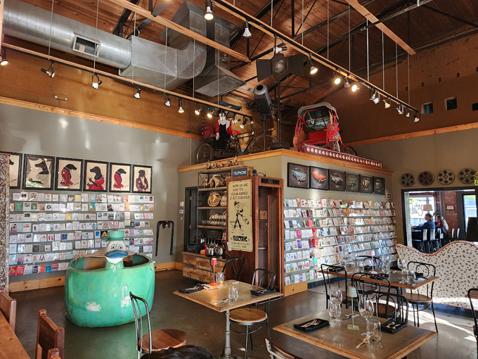 Three Cats Restaurant at Leon & Lulu 3