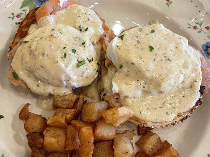 Three Cats Restaurant at Leon & Lulu 4