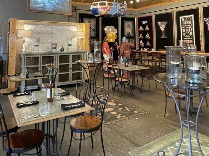 Three Cats Restaurant at Leon & Lulu 6