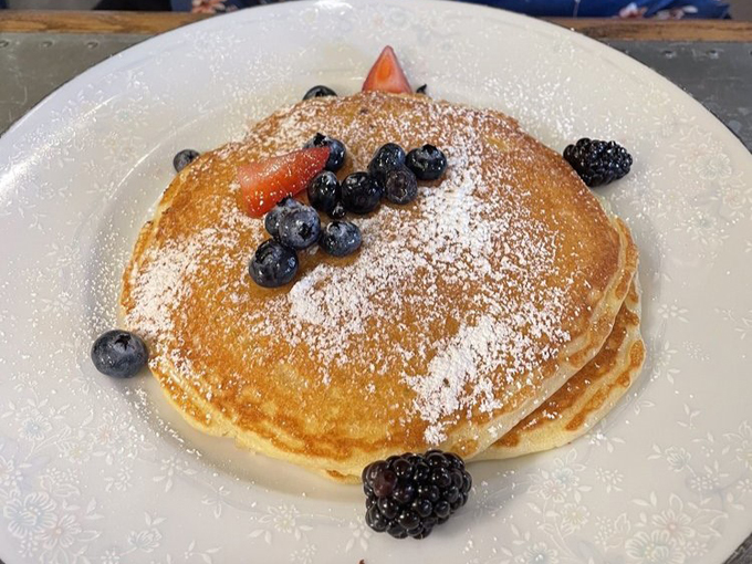 Three Cats Restaurant at Leon & Lulu 9