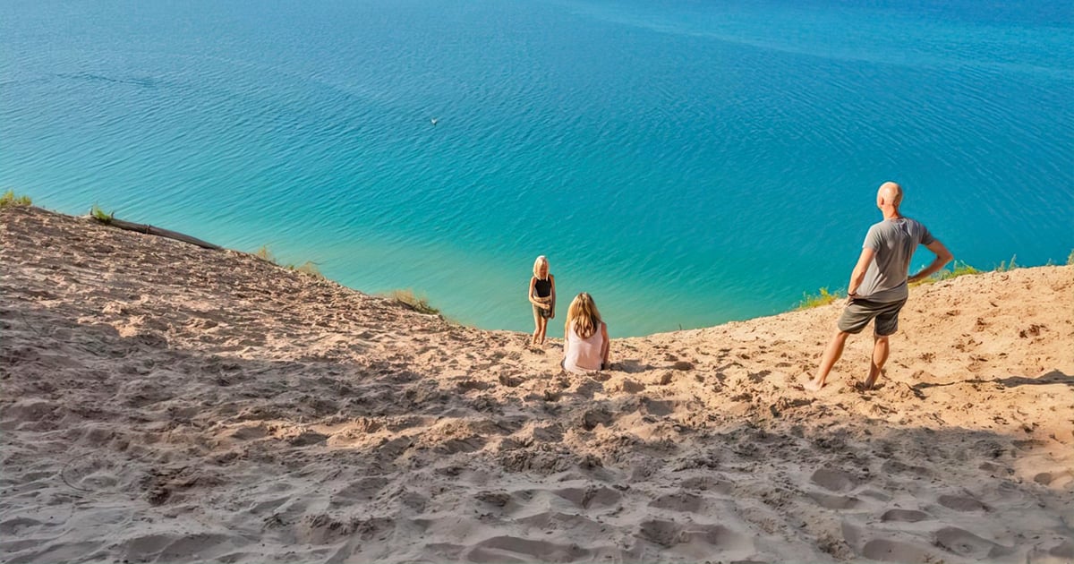 hike beautiful overlook michigan ftr