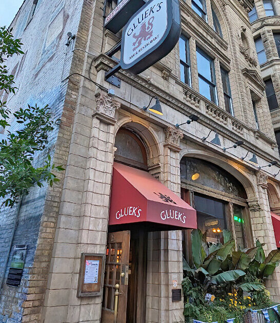 huge pretzels restaurant minnesota ftr