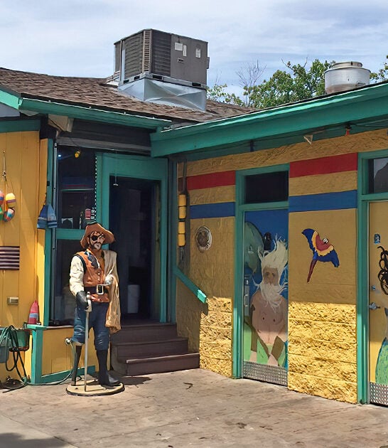 island themed restaurant wisconsin ftr