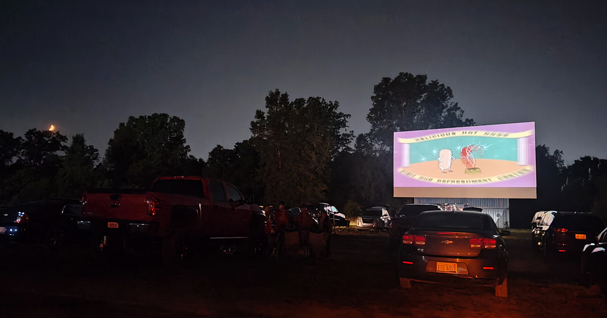 This Nostalgic Drive-In Theater In Michigan Will Make You Feel Like You ...