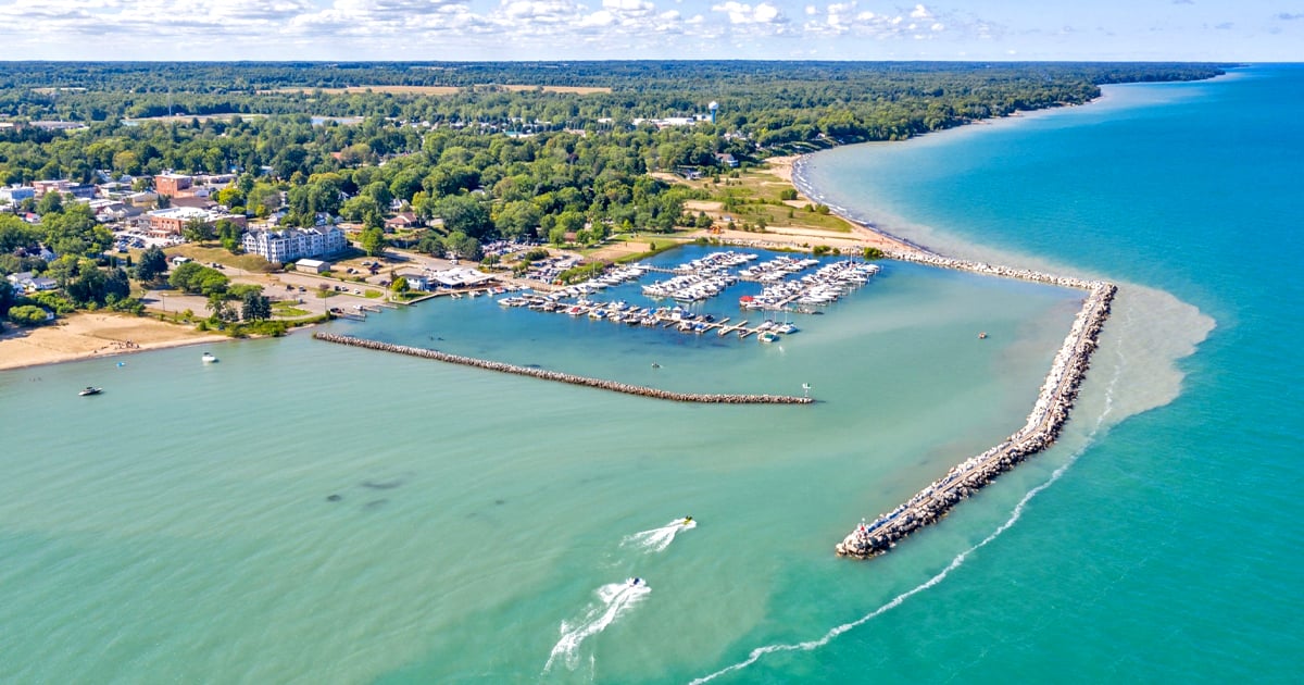 picturesque beach town michigan ftr