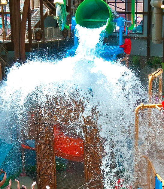 sprawling indoor waterpark michigan ftr