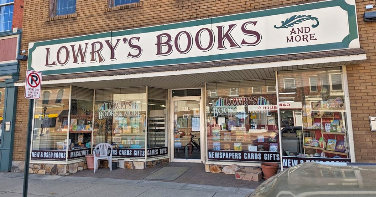 tiny enchanting bookstore michigan ftr