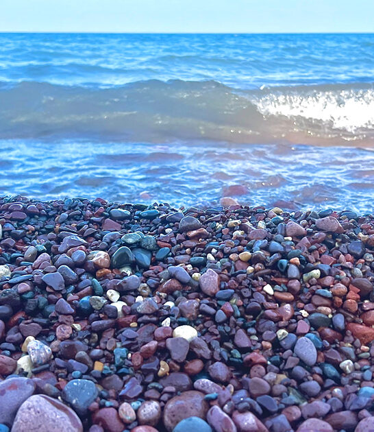 volcanic gemstones beach michigan ftr
