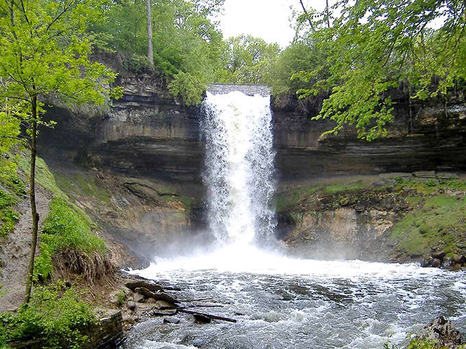 Feel the refreshing mist and hear the powerful roar of the iconic 53-foot waterfall nestled right in the heart of Minneapolis.