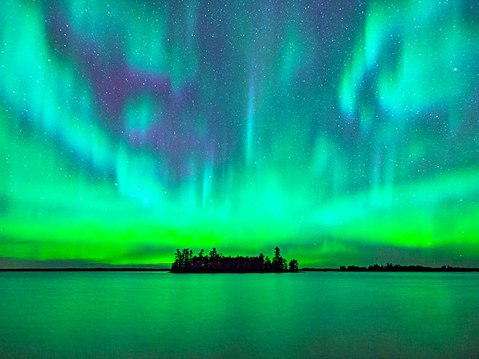 Nature's light show takes center stage at Voyageurs, where emerald ribbons dance across the night sky in a cosmic ballet that puts Vegas to shame.