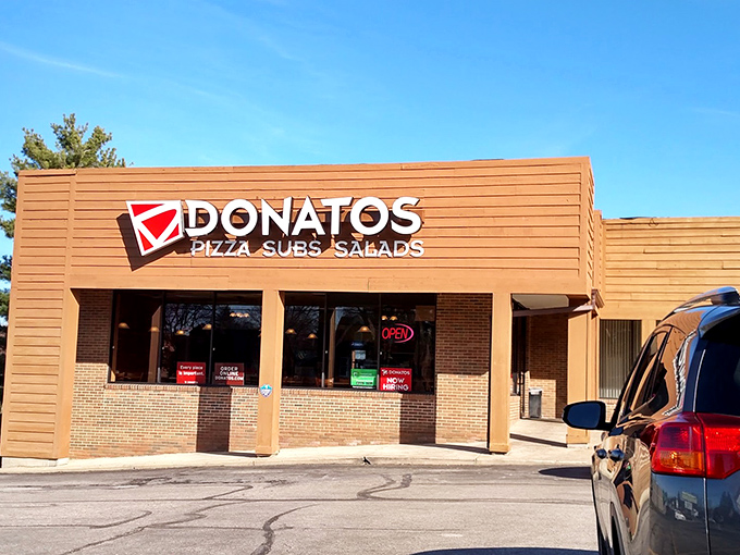 Donatos Pizza brings its signature edge-to-edge toppings philosophy to Mansfield, proving that good pizza knows no boundaries.