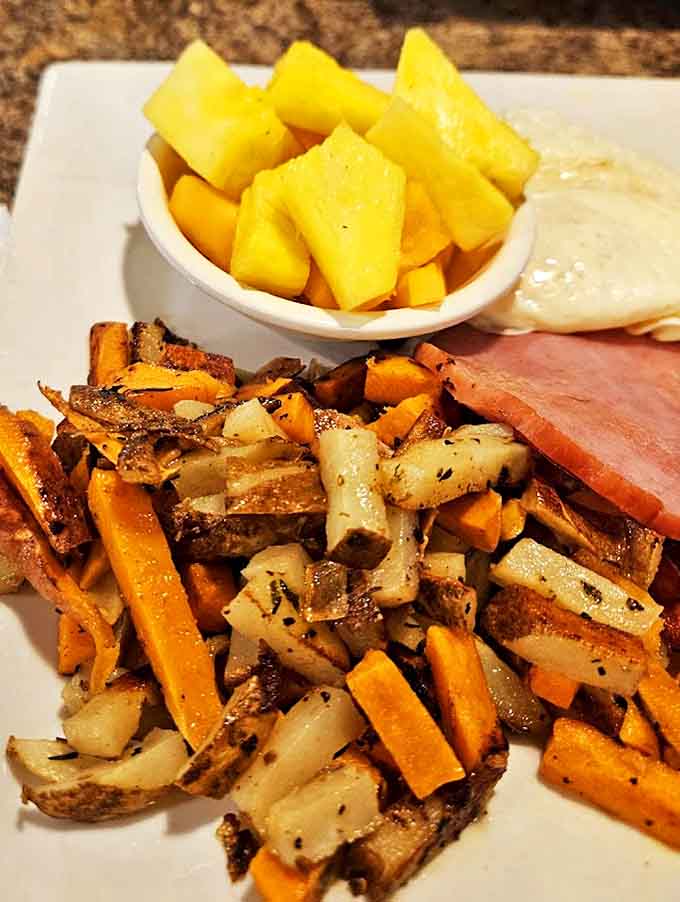 The signature Kalevala Hash pays homage to Finnish heritage with a colorful medley of potatoes, vegetables, and savory spices.