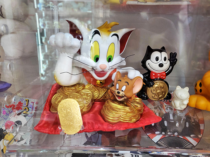 Beloved cartoon characters Tom and Jerry get the Maneki Neko treatment, showing how the lucky cat concept has influenced global pop culture.