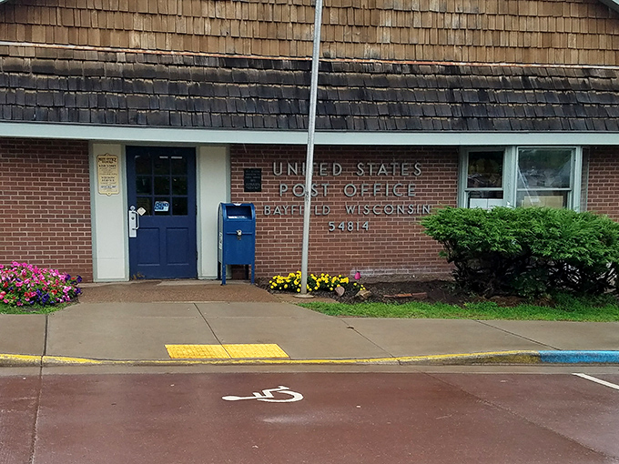 Even Bayfield's post office delivers charm by the bucketful, its brick fa&ccedil;ade and flower boxes turning everyday errands into postcard-worthy moments.