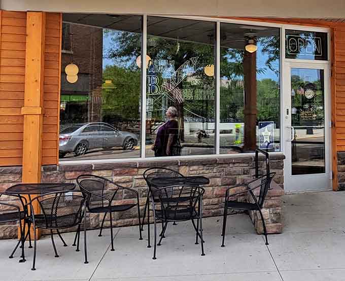 These outdoor tables have witnessed countless coffee dates, pastry-induced revelations, and probably a few marriage proposals over chocolate eclairs.